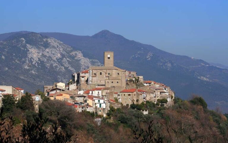 Roccamonfina: la storia del vulcano e le tradizioni gastronomiche